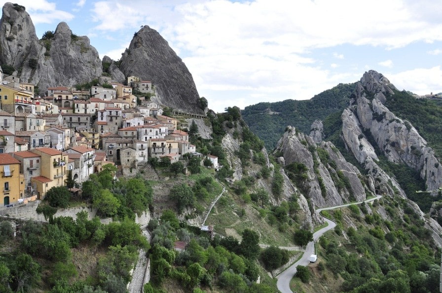 Most Beautiful Places in Southern Italy (Relaxing Spots) - TRAILOKA